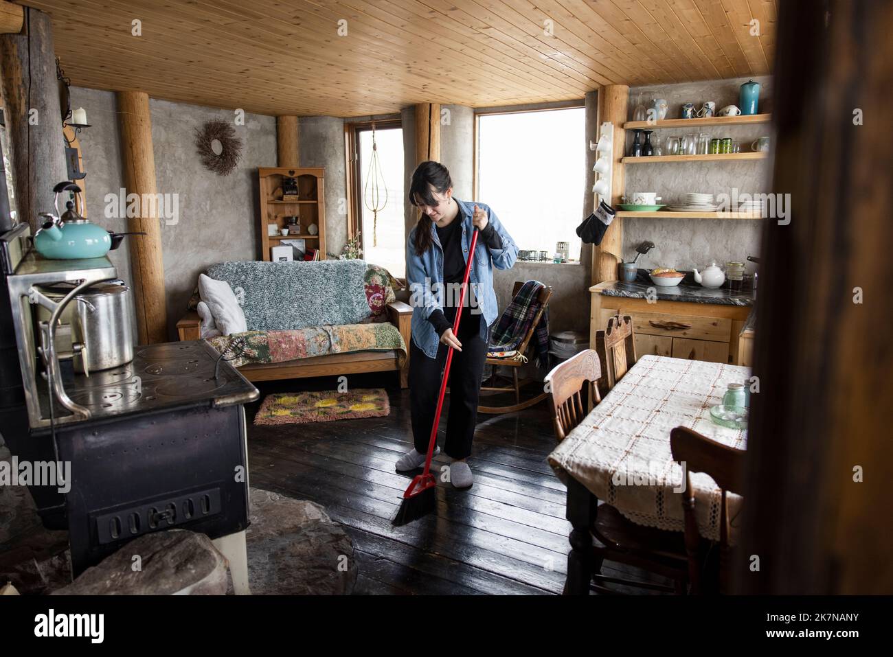 Canada cabin woman hi-res stock photography and images - Alamy