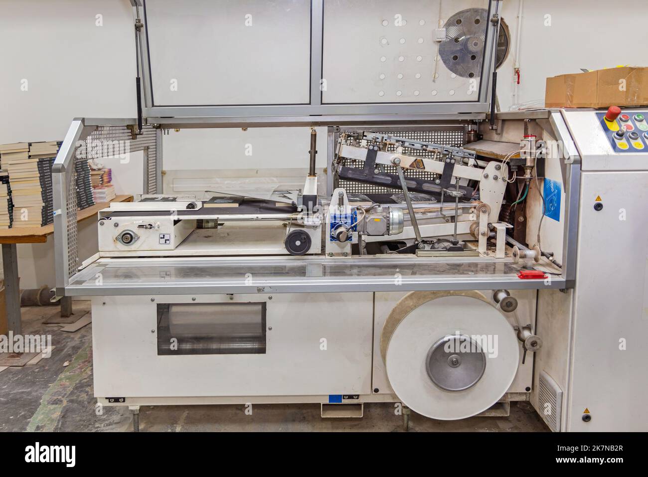 Book production machine hi-res stock photography and images - Alamy