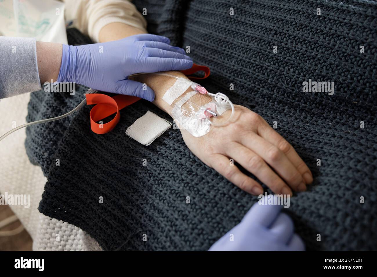 Taking blood hi-res stock photography and images - Alamy