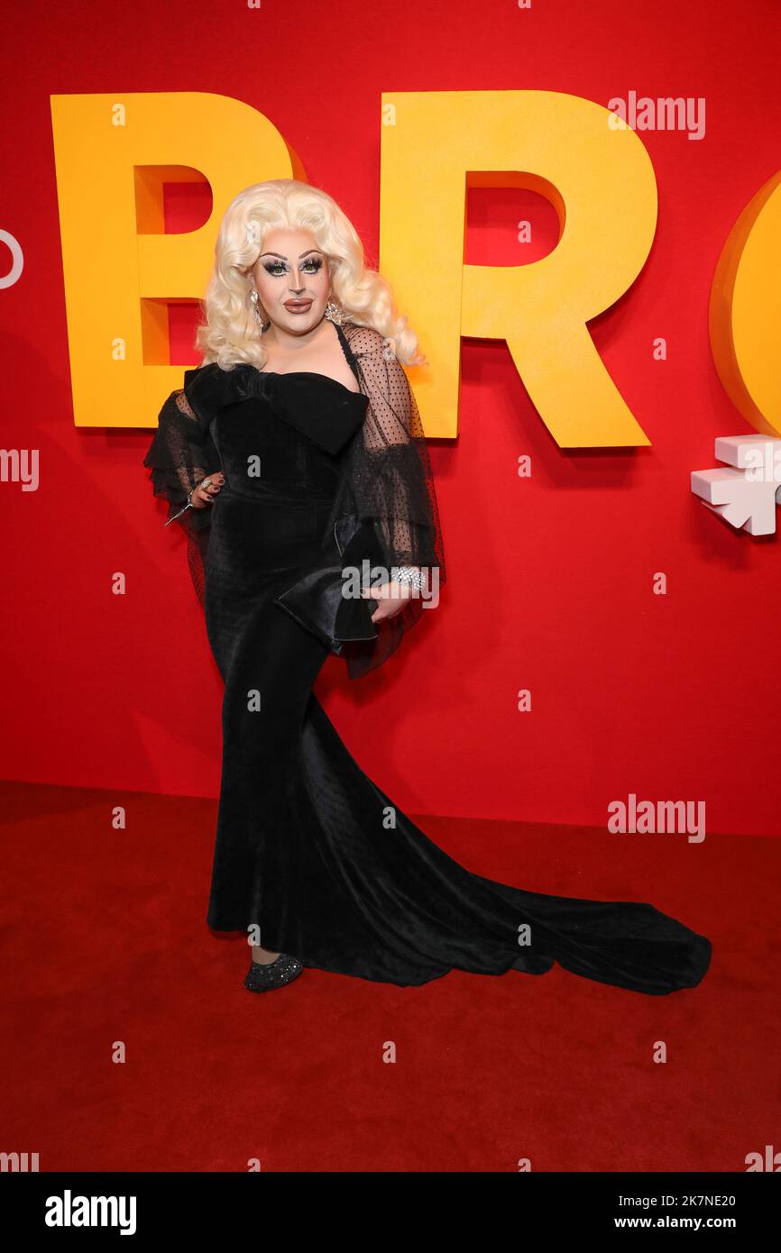 October 18, 2022: HANNAH CONDA attends the Sydney Premiere of 'BROS' at ...