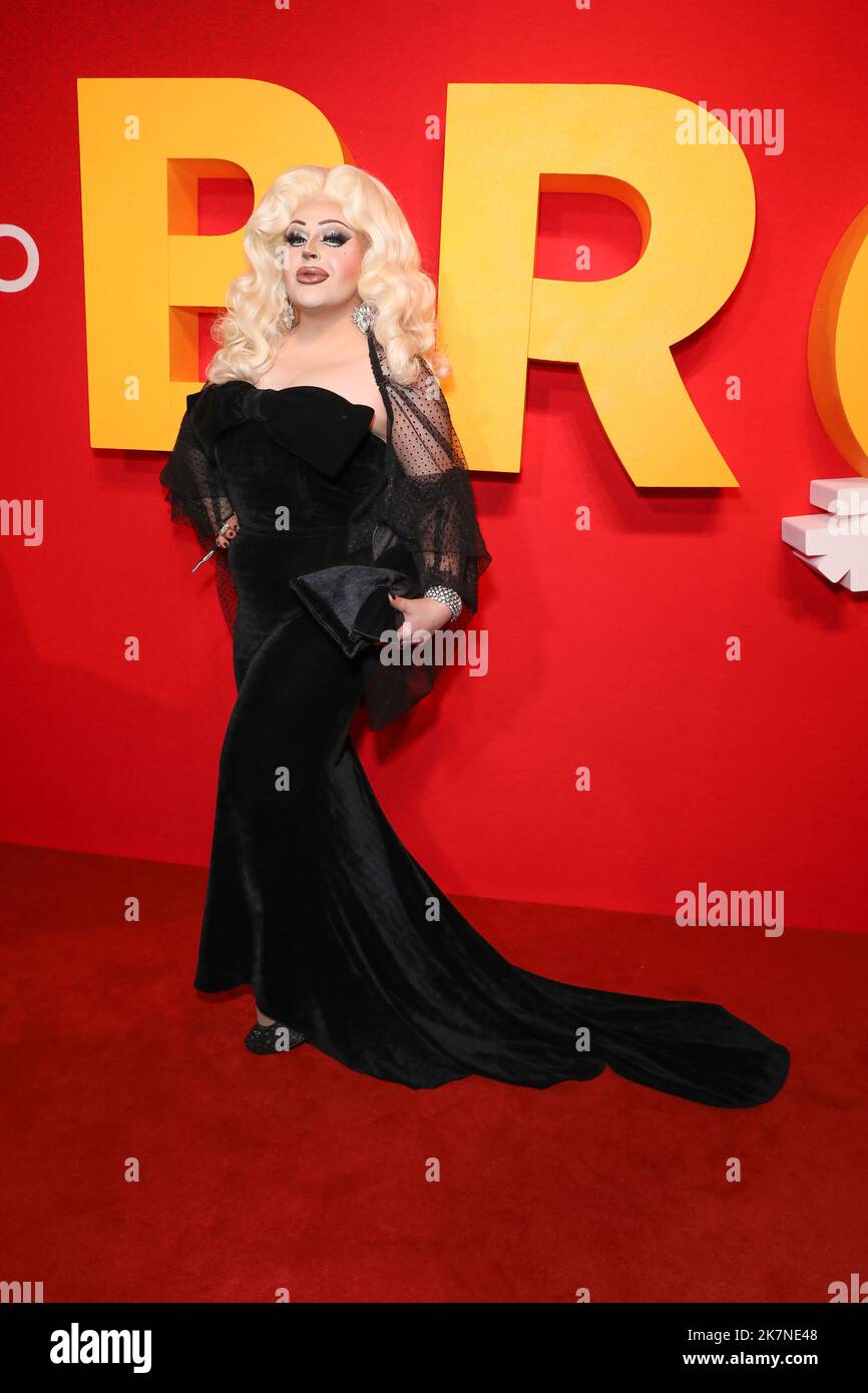 October 18, 2022: HANNAH CONDA attends the Sydney Premiere of 'BROS' at ...