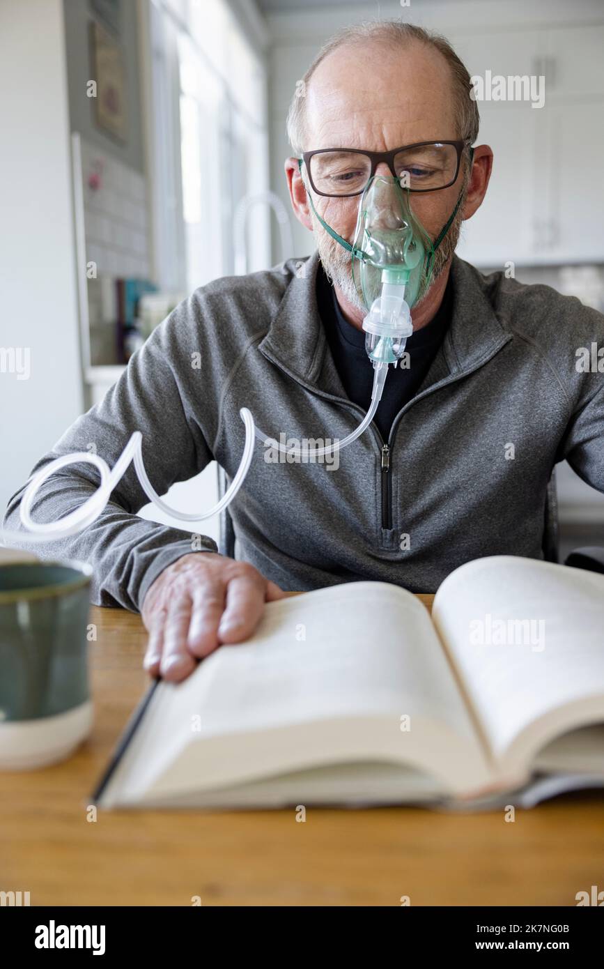Mask reading hi-res stock photography and images - Alamy