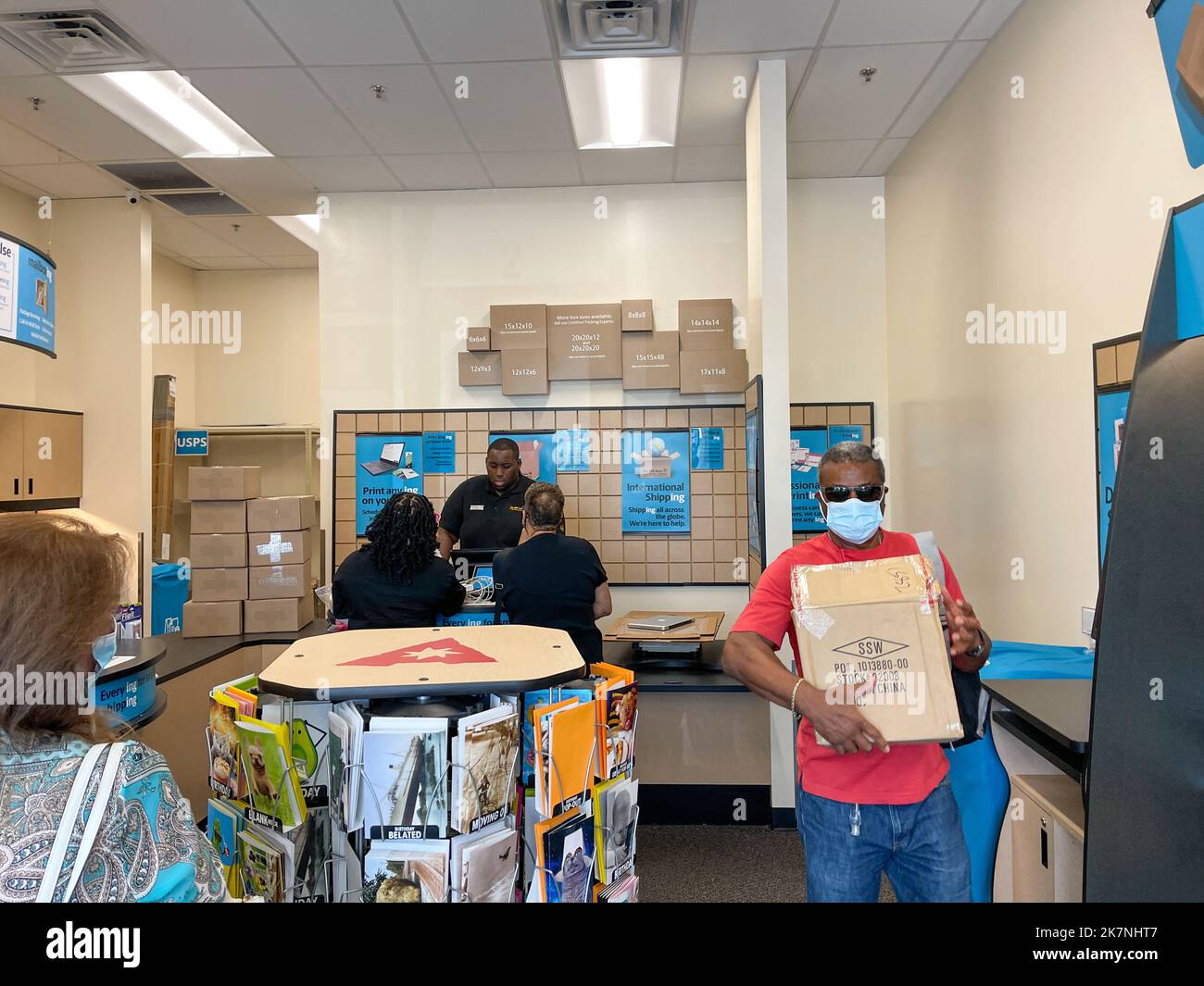 The ups store hi-res stock photography and images - Alamy