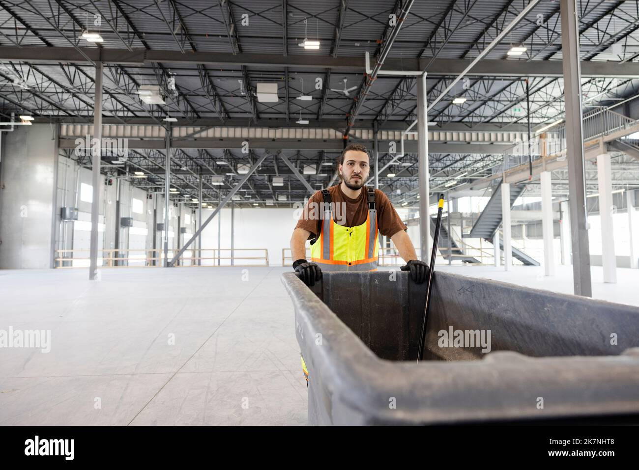 Empty push cart hi-res stock photography and images - Alamy
