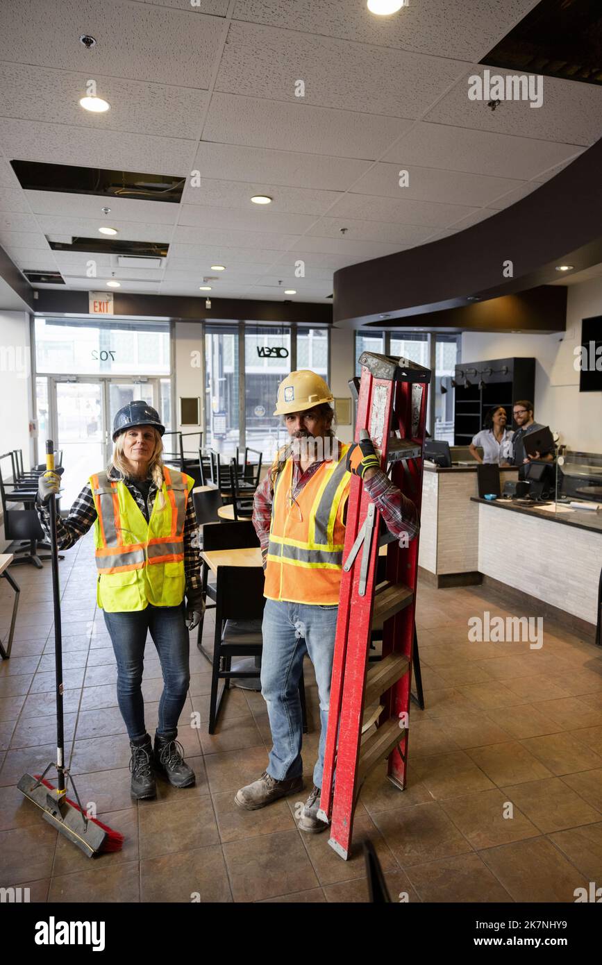 Happy construction workers hi-res stock photography and images - Alamy