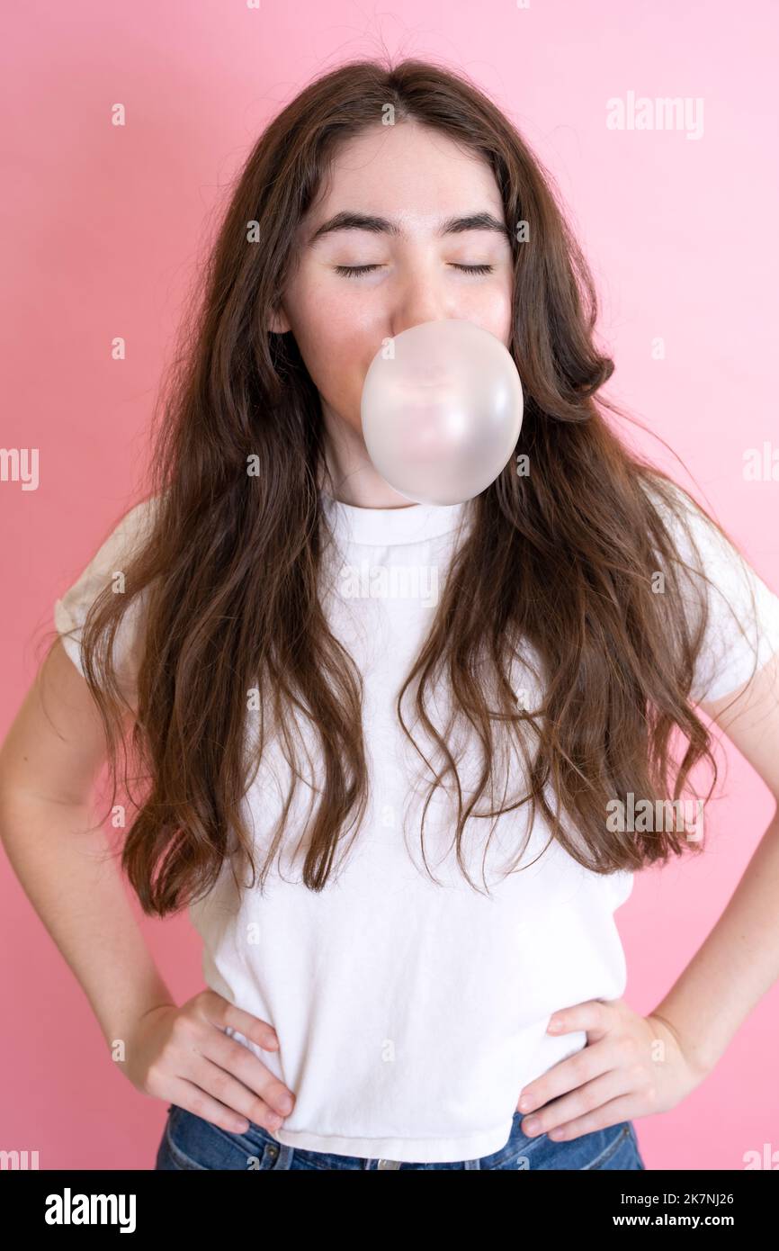 Woman bubble gum hi-res stock photography and images - Alamy