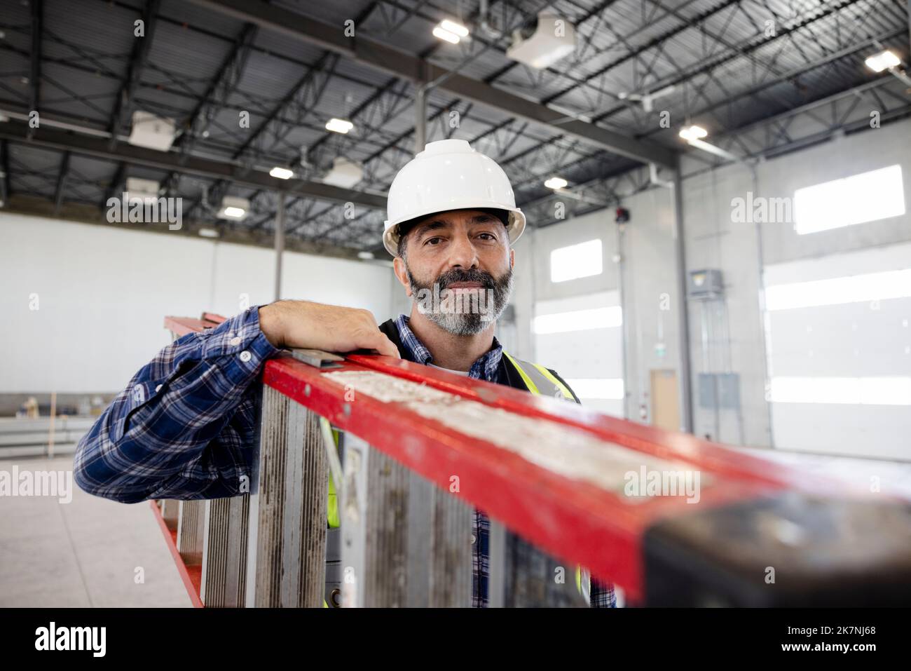 Construction man ladder hi-res stock photography and images - Alamy