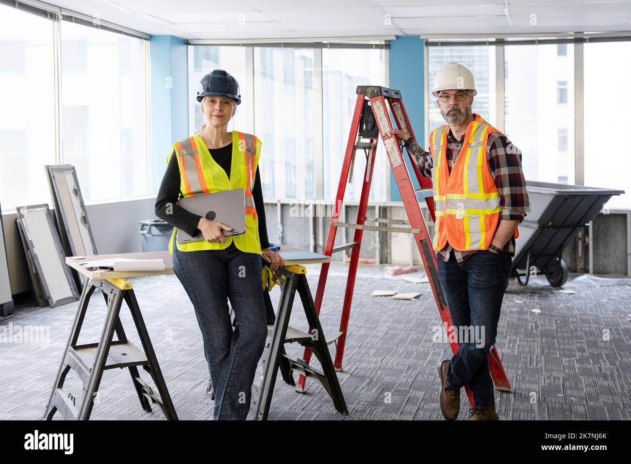 Construction office workers hi-res stock photography and images - Alamy