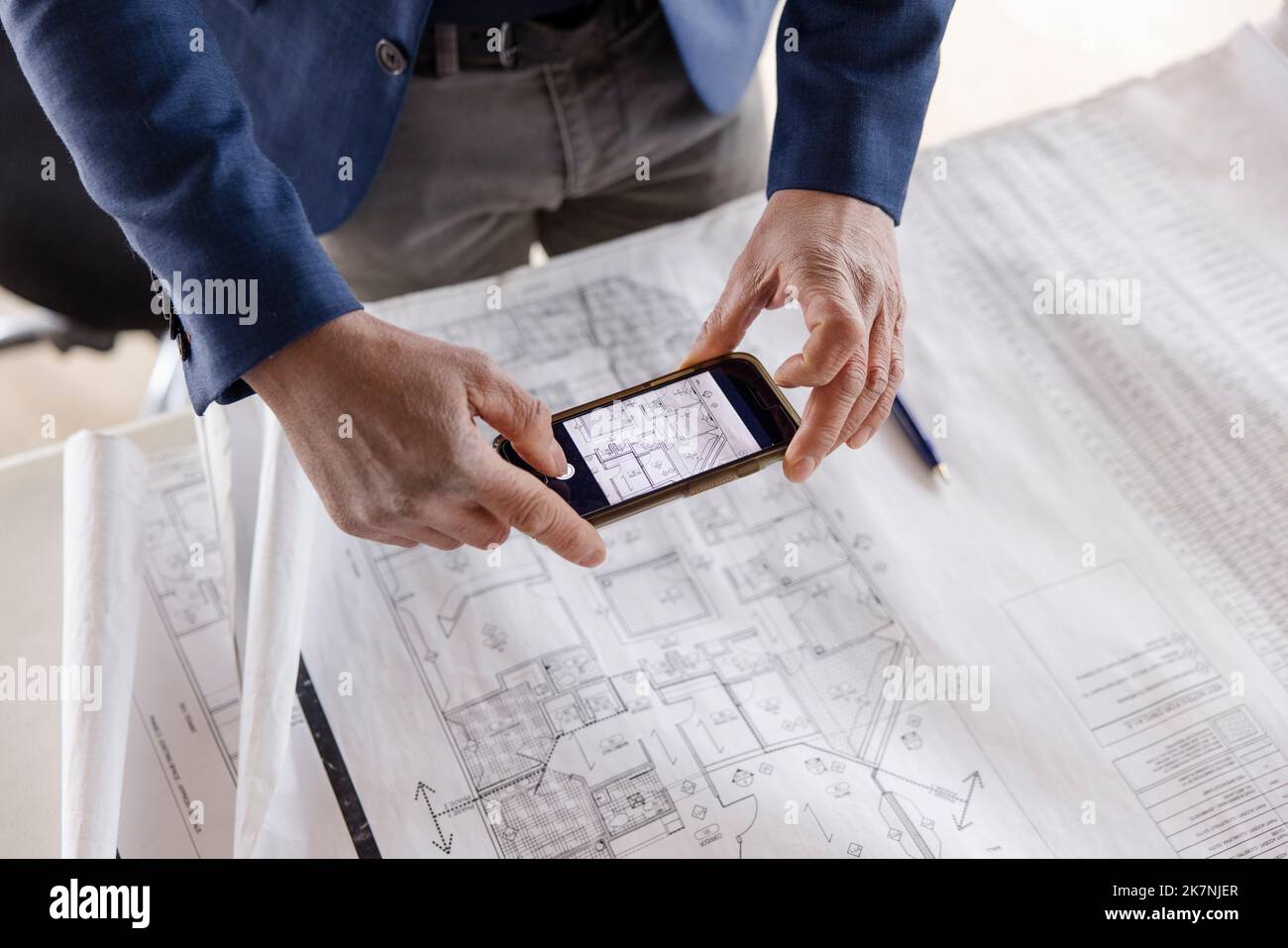 Person taking photo of building hi-res stock photography and images - Alamy