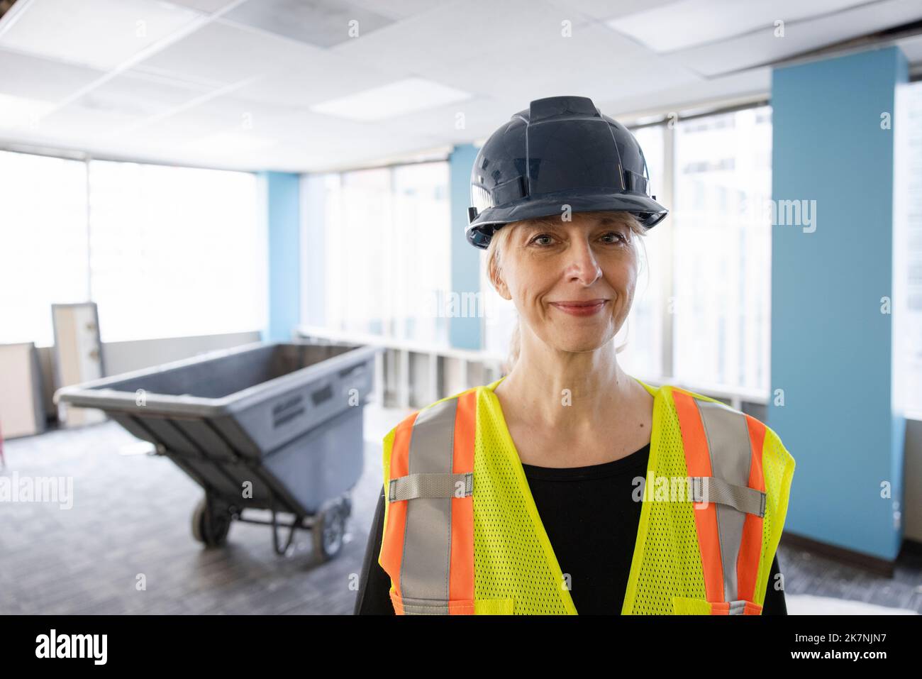 Contractor portrait building site hi-res stock photography and images ...