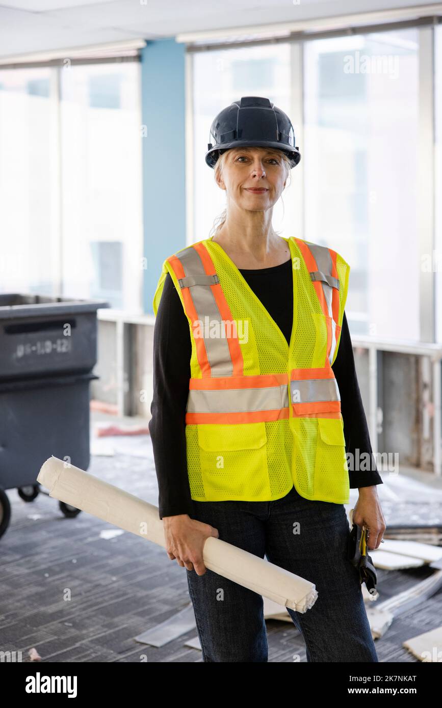 Contractor portrait building site hi-res stock photography and images ...