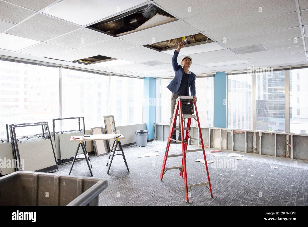 Looking at the ceiling hi-res stock photography and images - Alamy