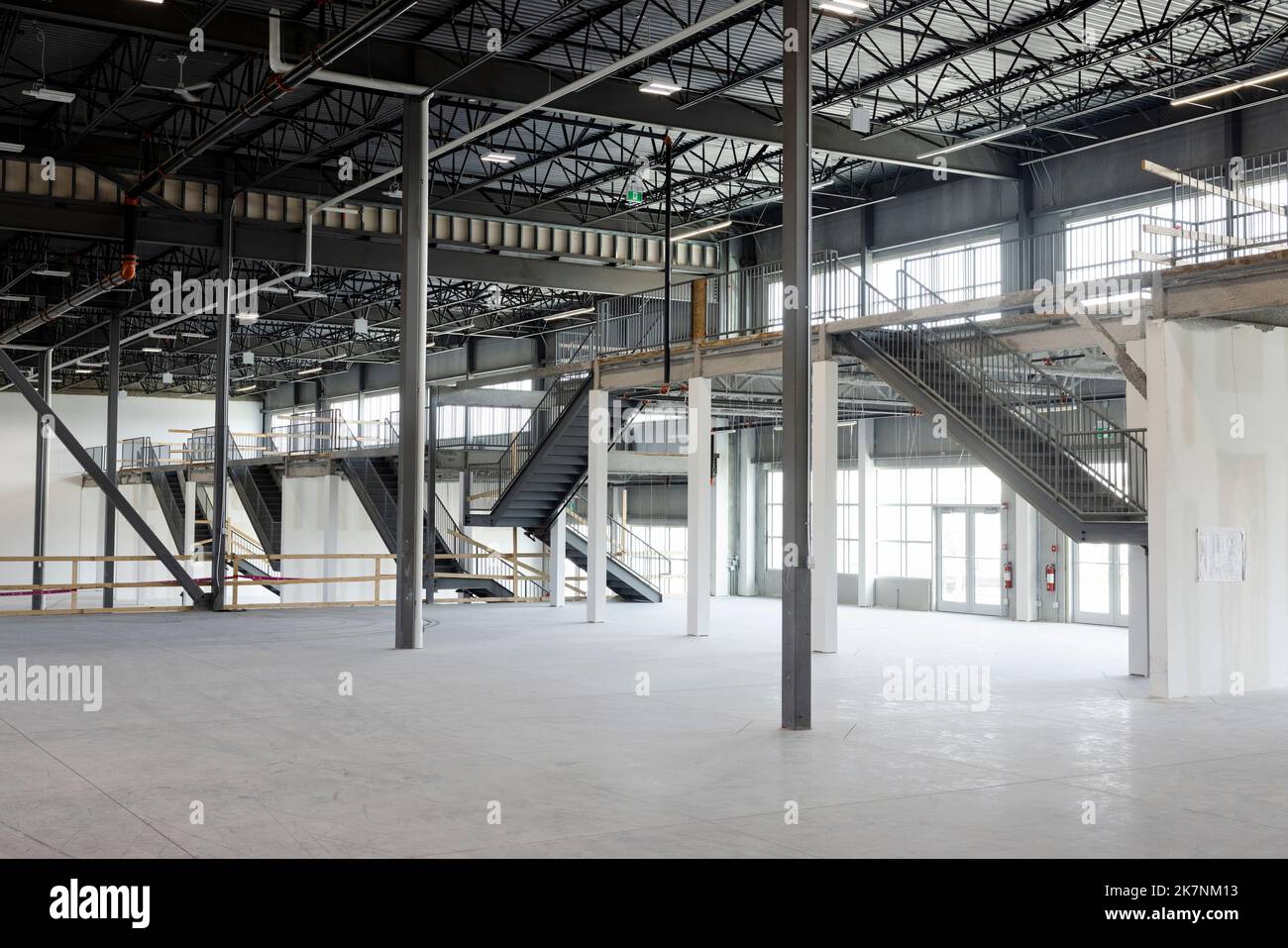 Warehouse interior empty hi-res stock photography and images - Alamy