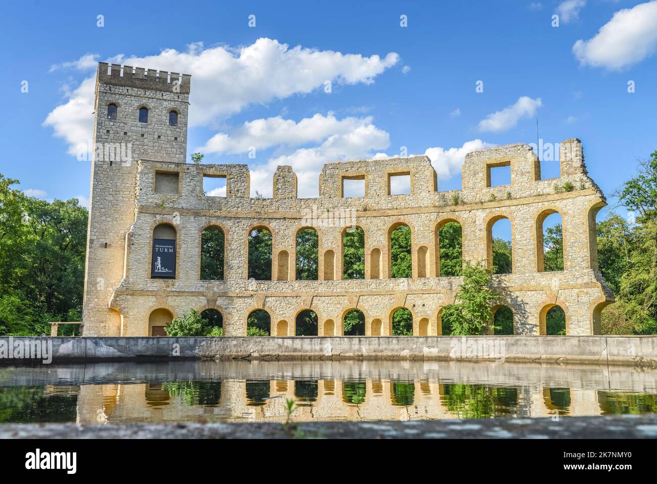 Normannischer Turm, Ruinenberg, Potsdam, Brandenburg, Deutschland Stock ...