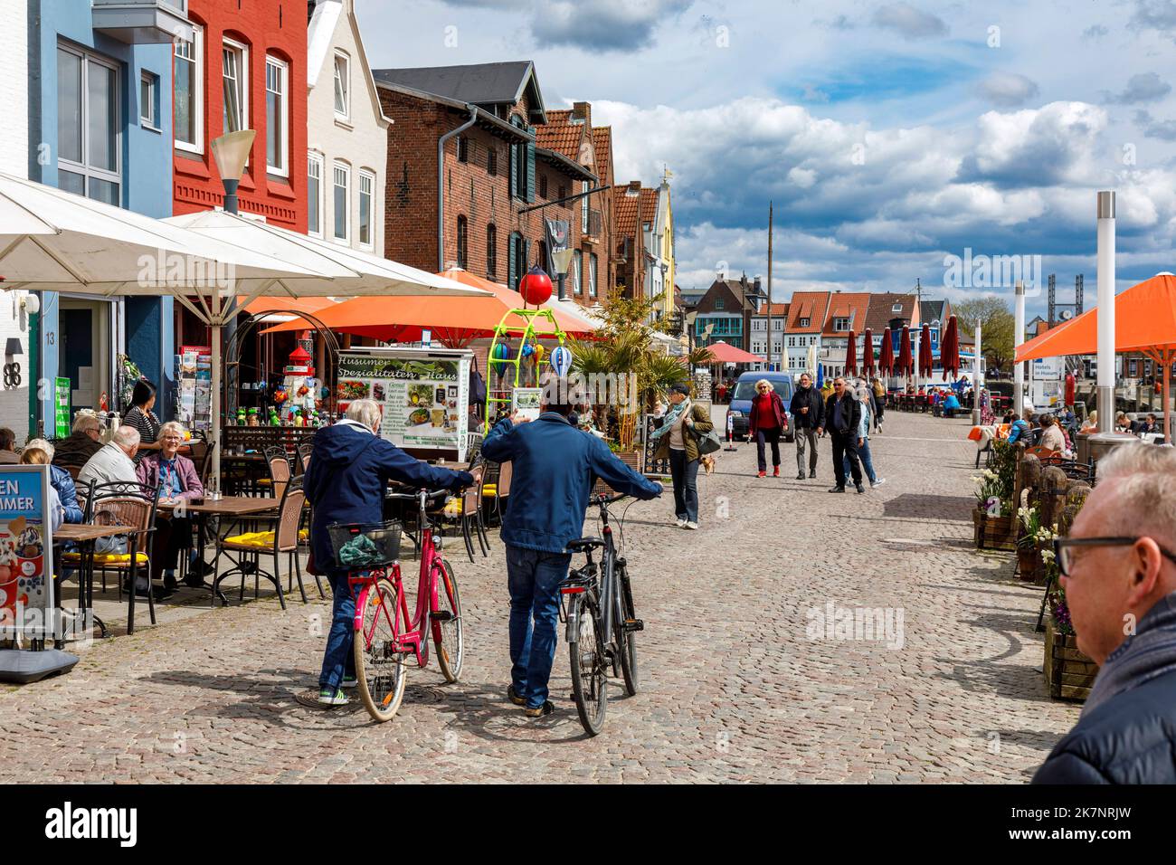 Inland port of Husum, outdoor gastronomy on Hafenstraße Stock Photo - Alamy