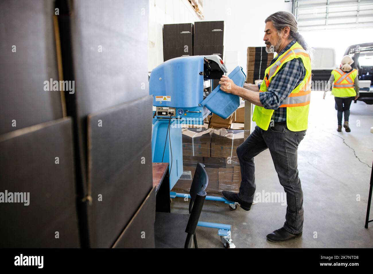 Operating machinery hi-res stock photography and images - Alamy