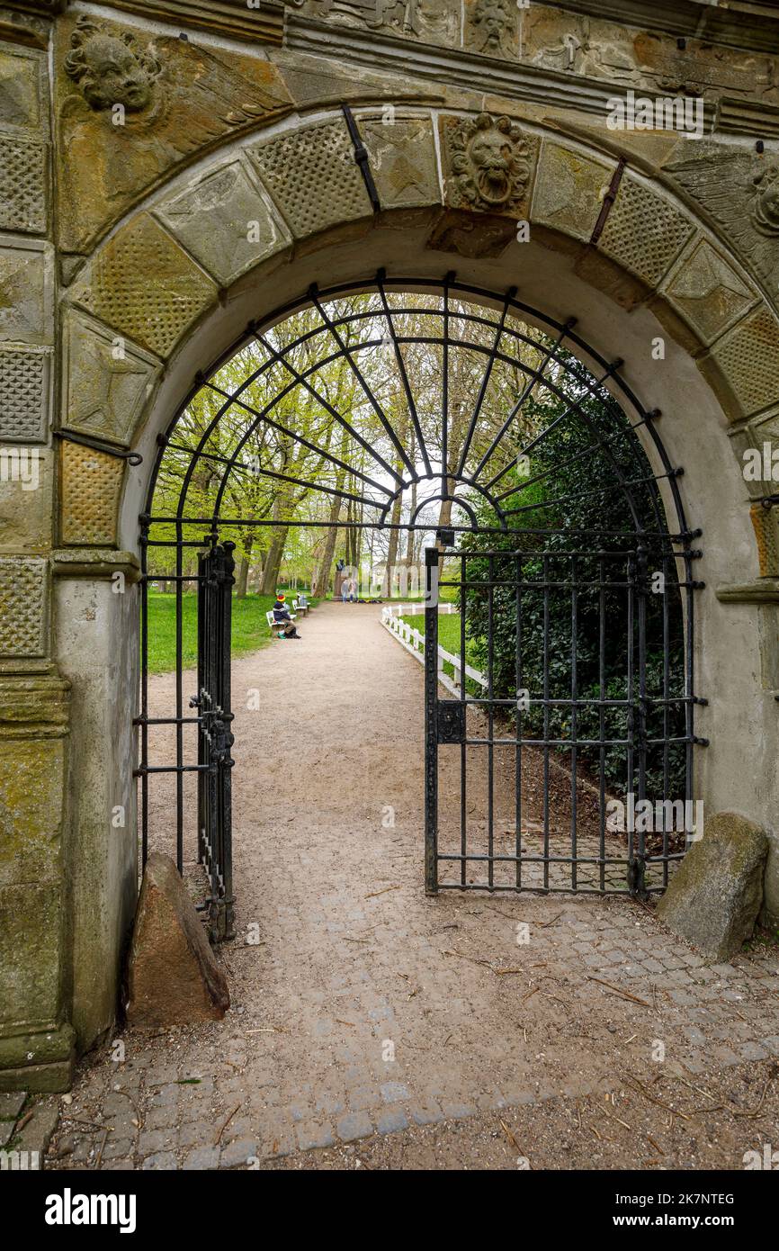 Garden portal hi-res stock photography and images - Alamy