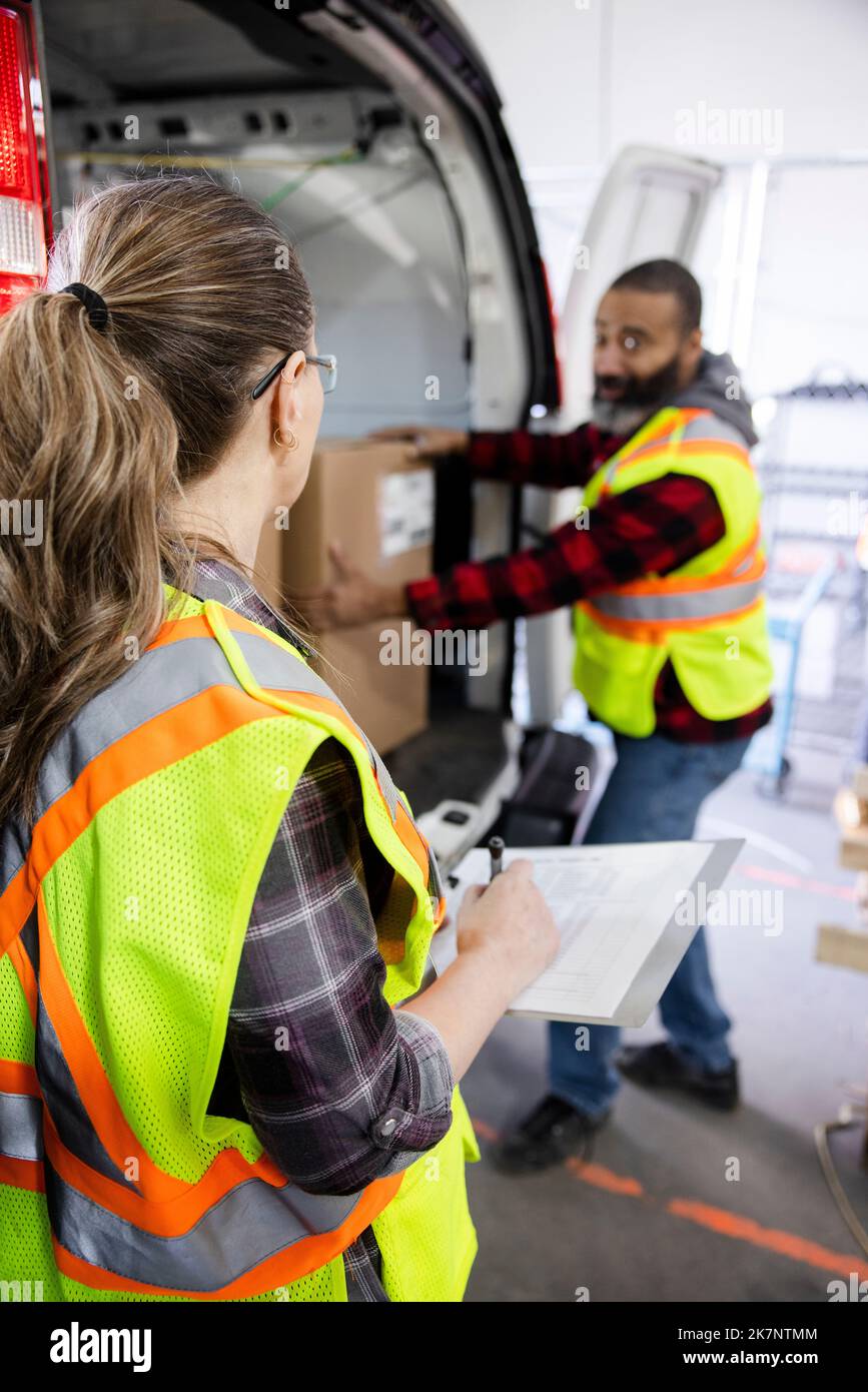 Man unloading boxes warehouse hi-res stock photography and images - Alamy