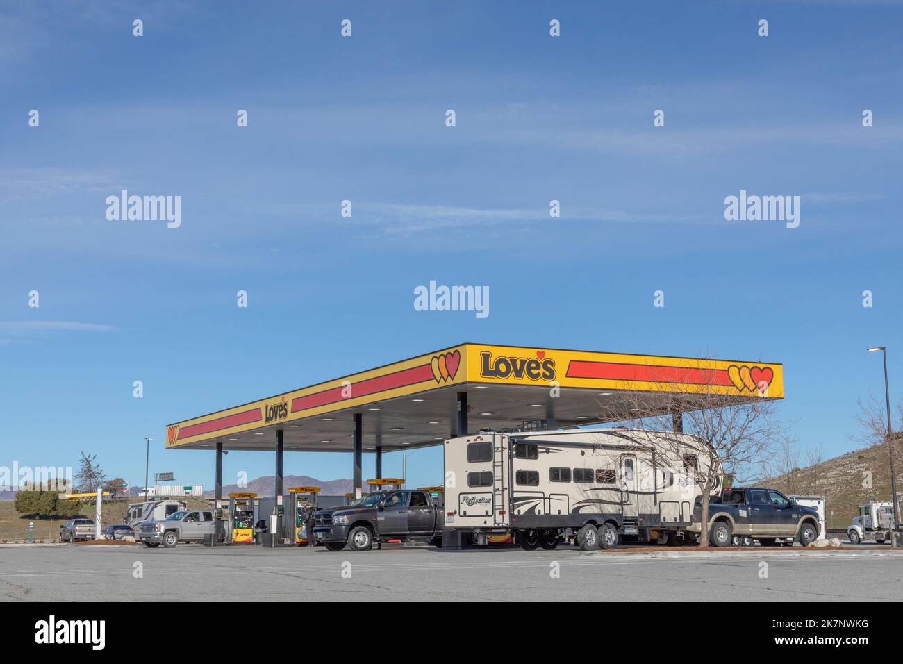 Desert building gas station hi-res stock photography and images - Alamy