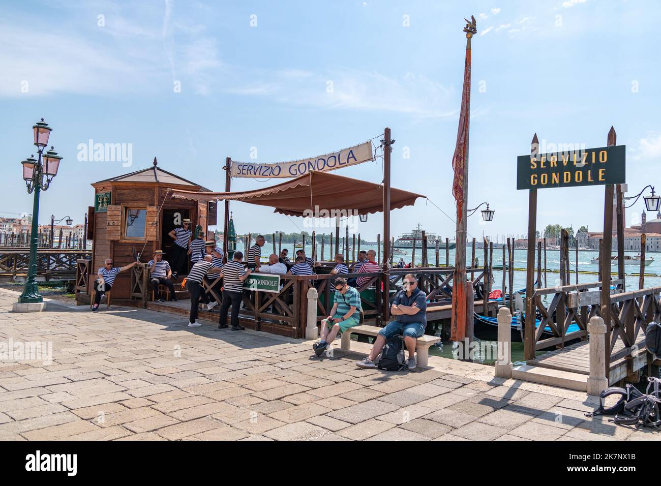 Gondoliers waiting at a servizio gondole in Venice, Italy Stock Photo ...