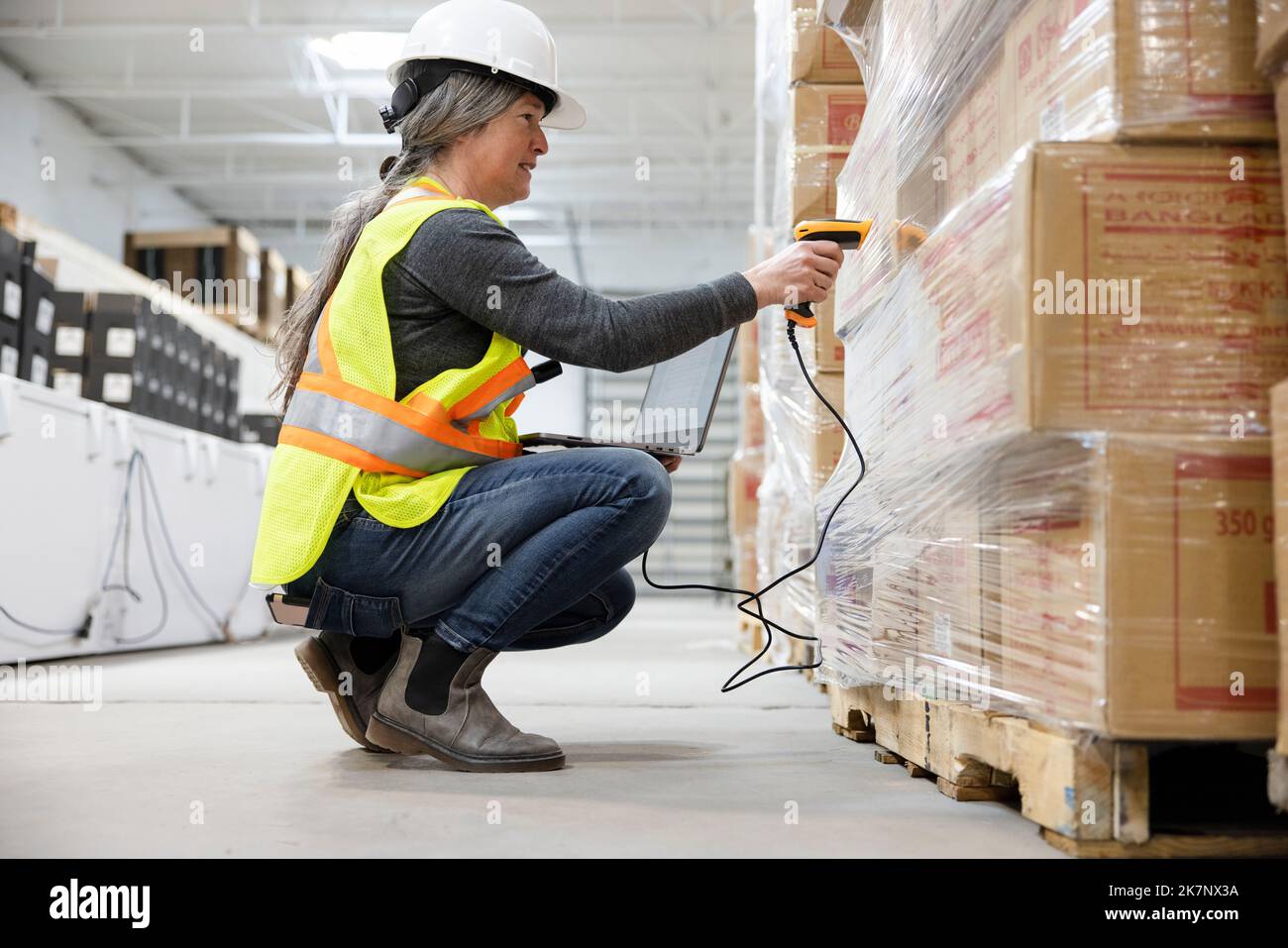 Pallet box warehouse hi-res stock photography and images - Alamy