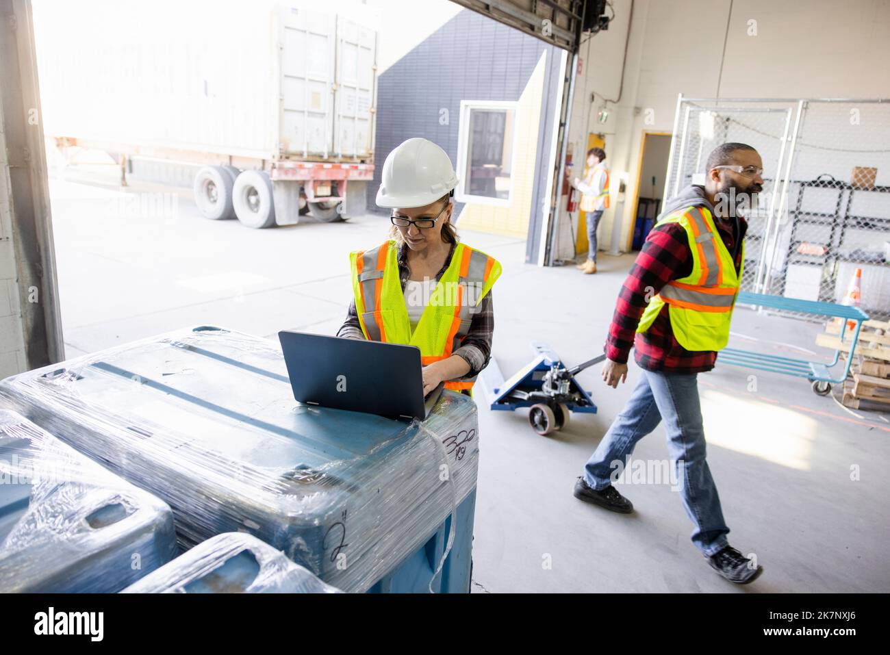 Loading jack hi-res stock photography and images - Alamy