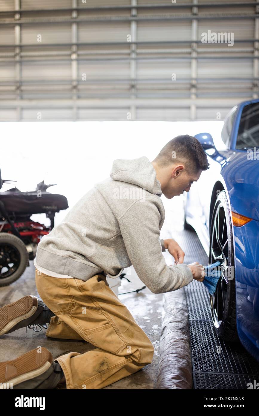Auto body shop car hi-res stock photography and images - Alamy