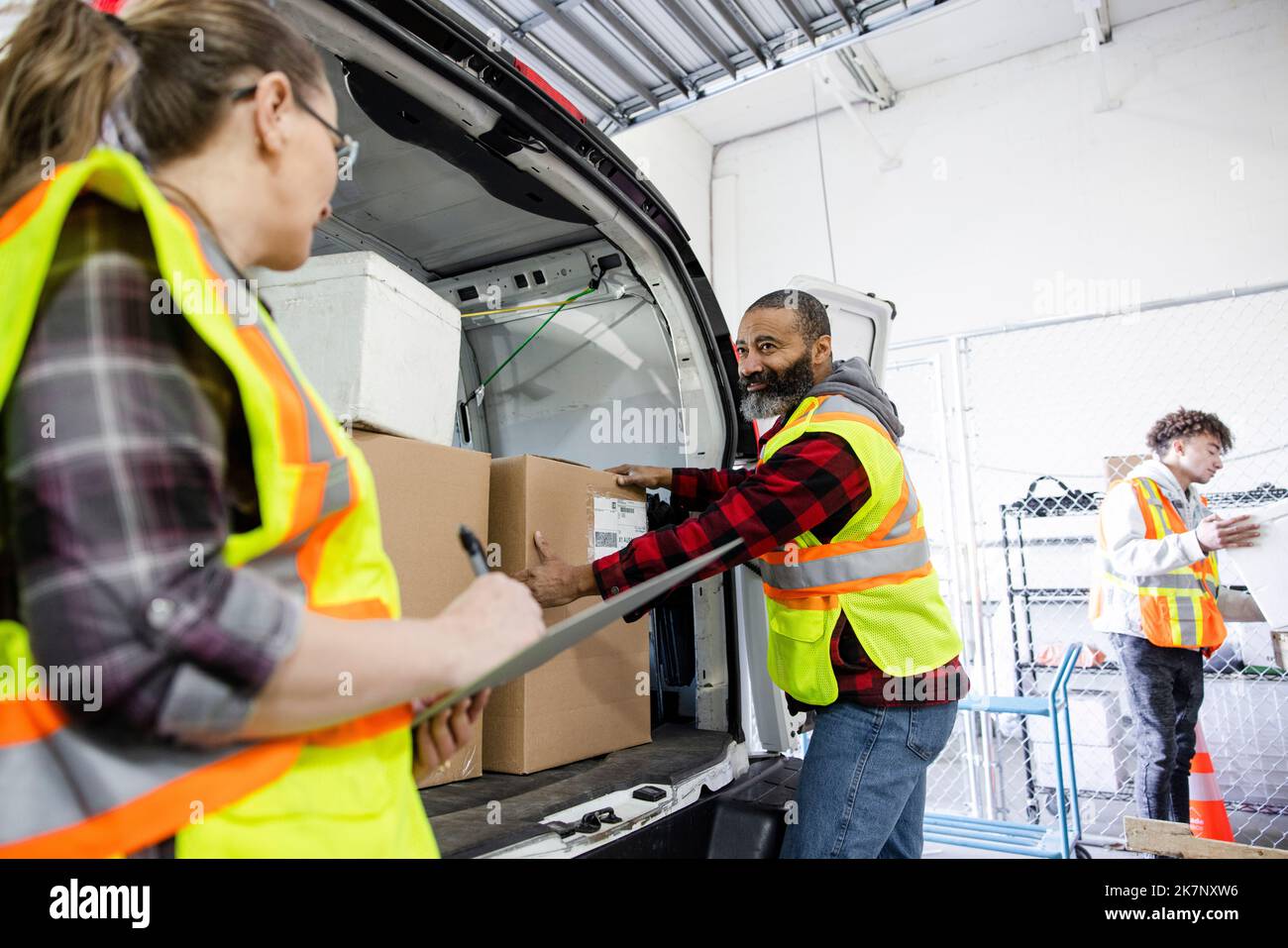 Loading boxes hi-res stock photography and images - Alamy