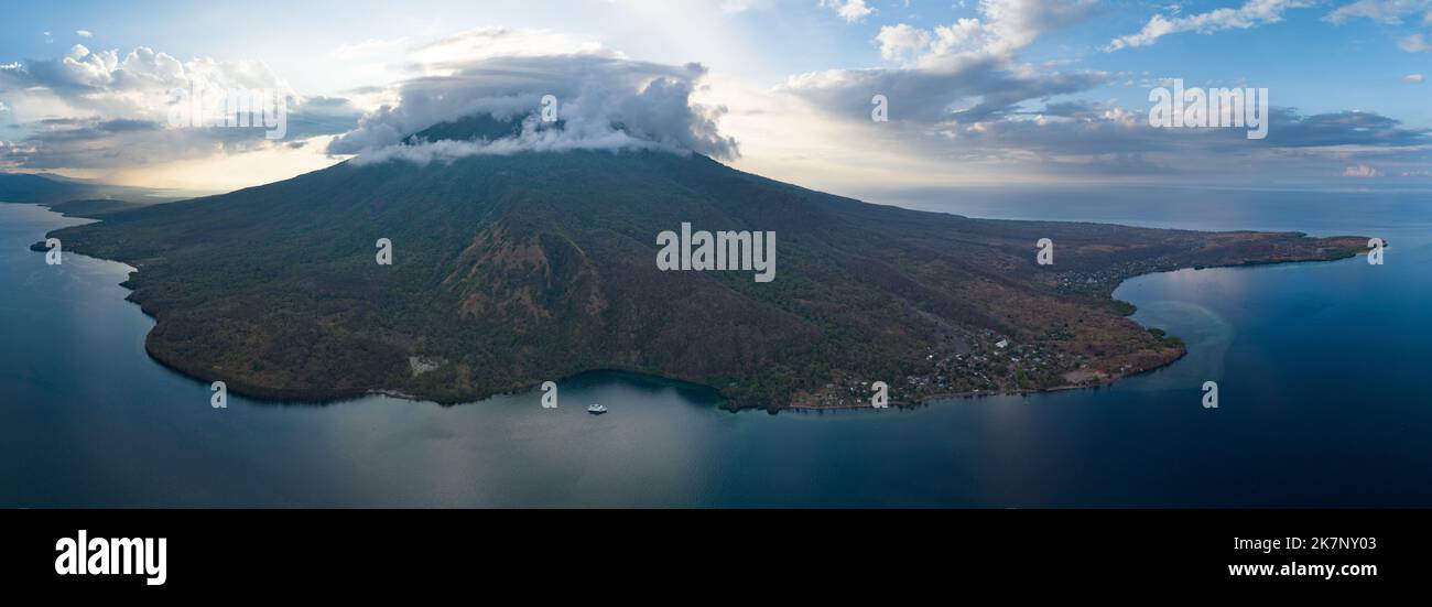 Lesser sunda islands hi-res stock photography and images - Alamy