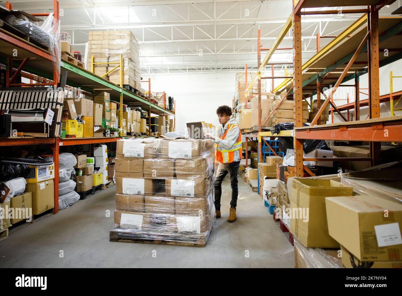 Warehouse manager distribution boxes hi-res stock photography and ...