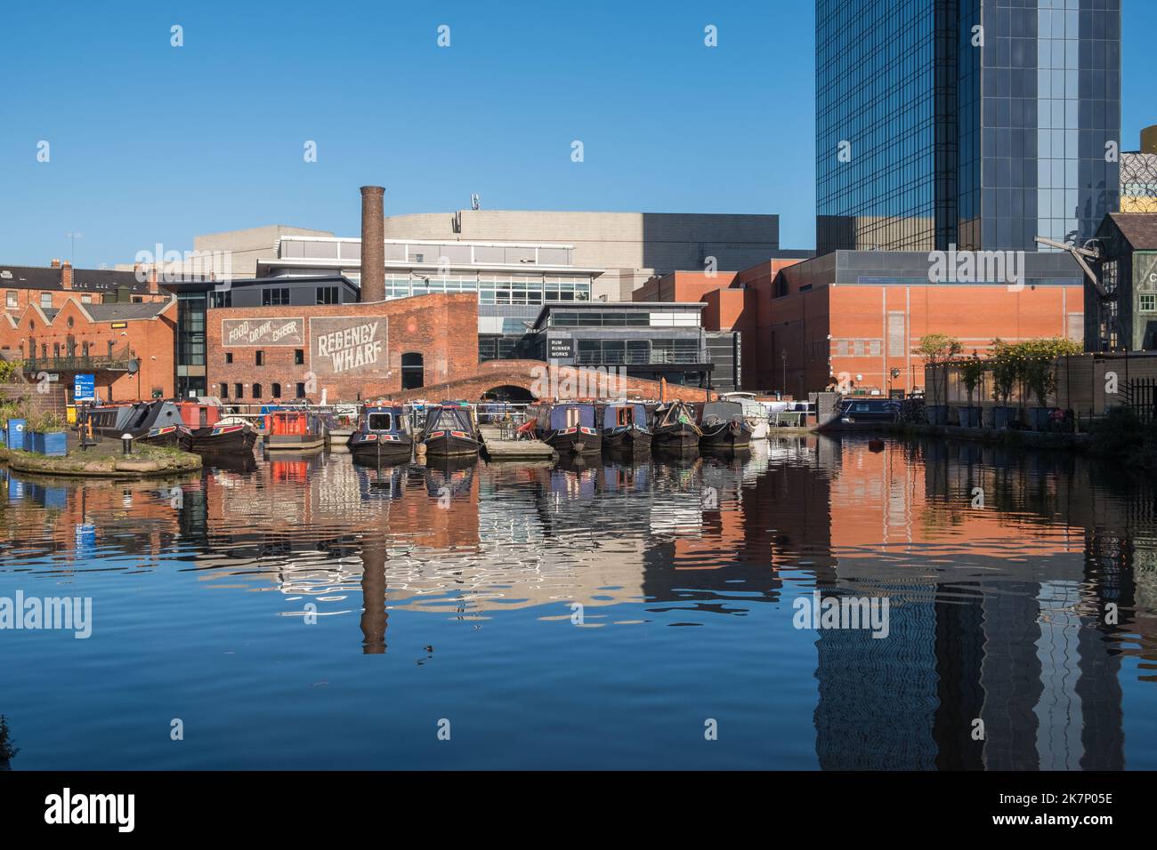Canal running through Gas Street Basin in Birmingham city centre on a ...