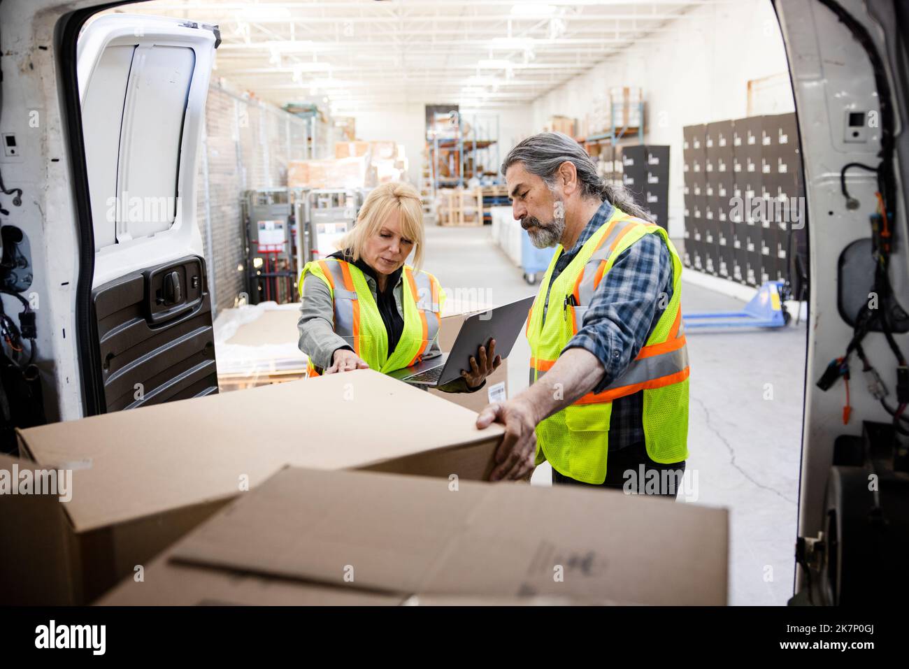 Worker unloading boxes hi-res stock photography and images - Alamy