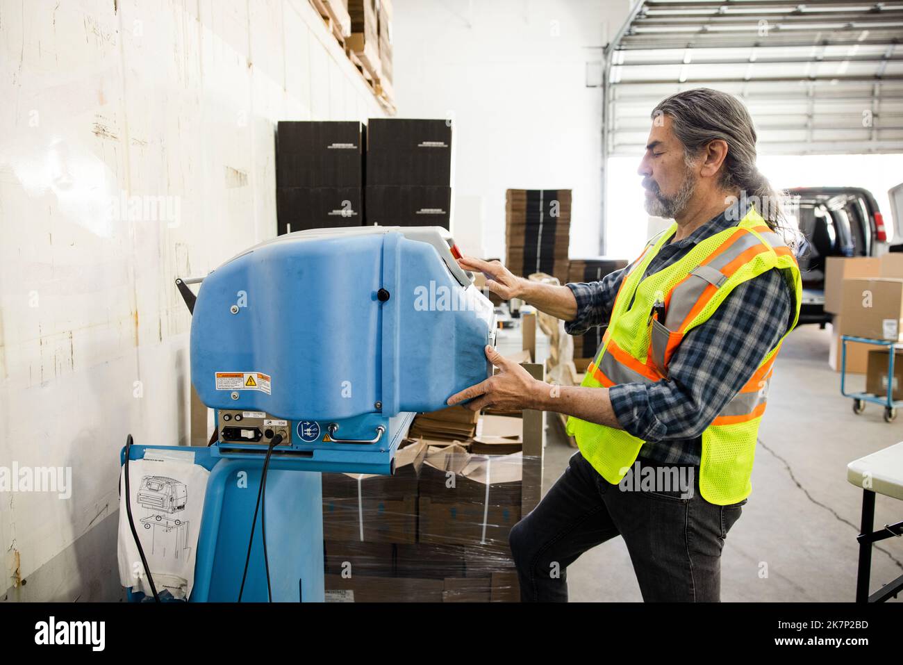 Operating machinery hi-res stock photography and images - Alamy