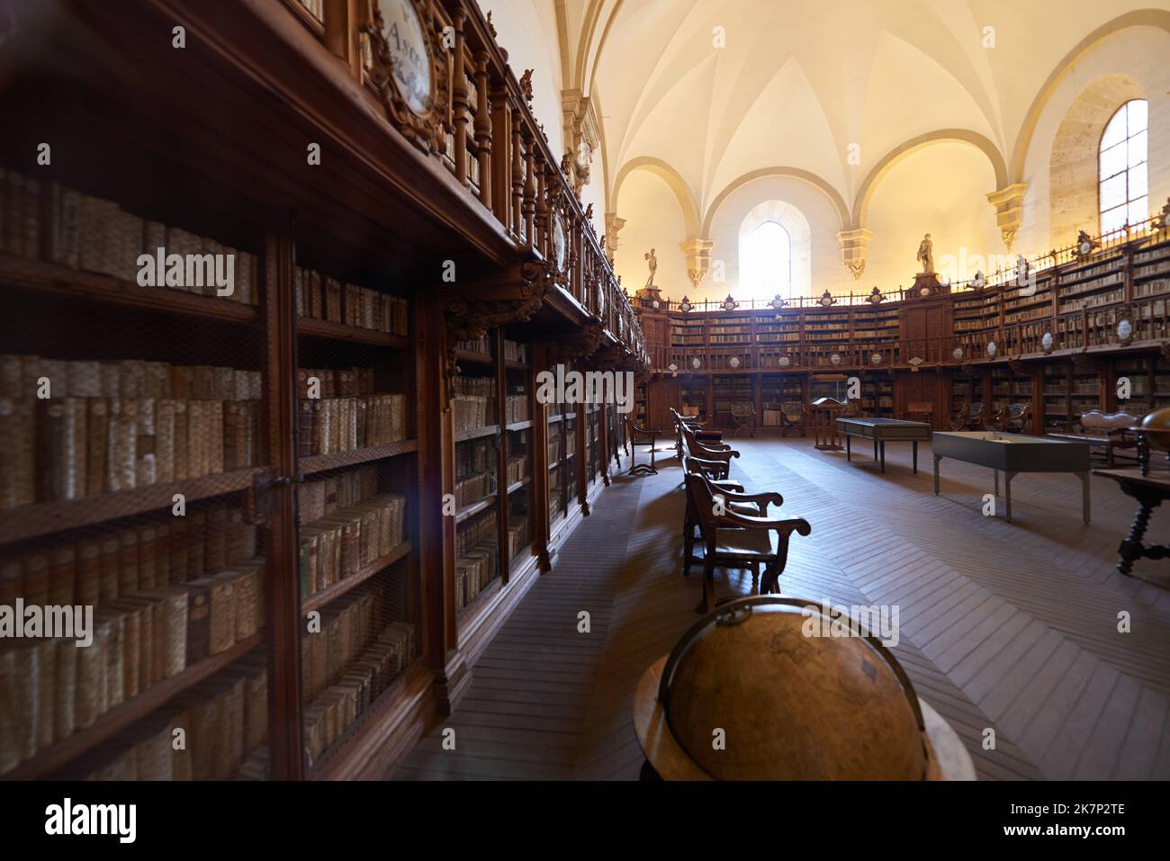 Ancient library interior hi-res stock photography and images - Alamy