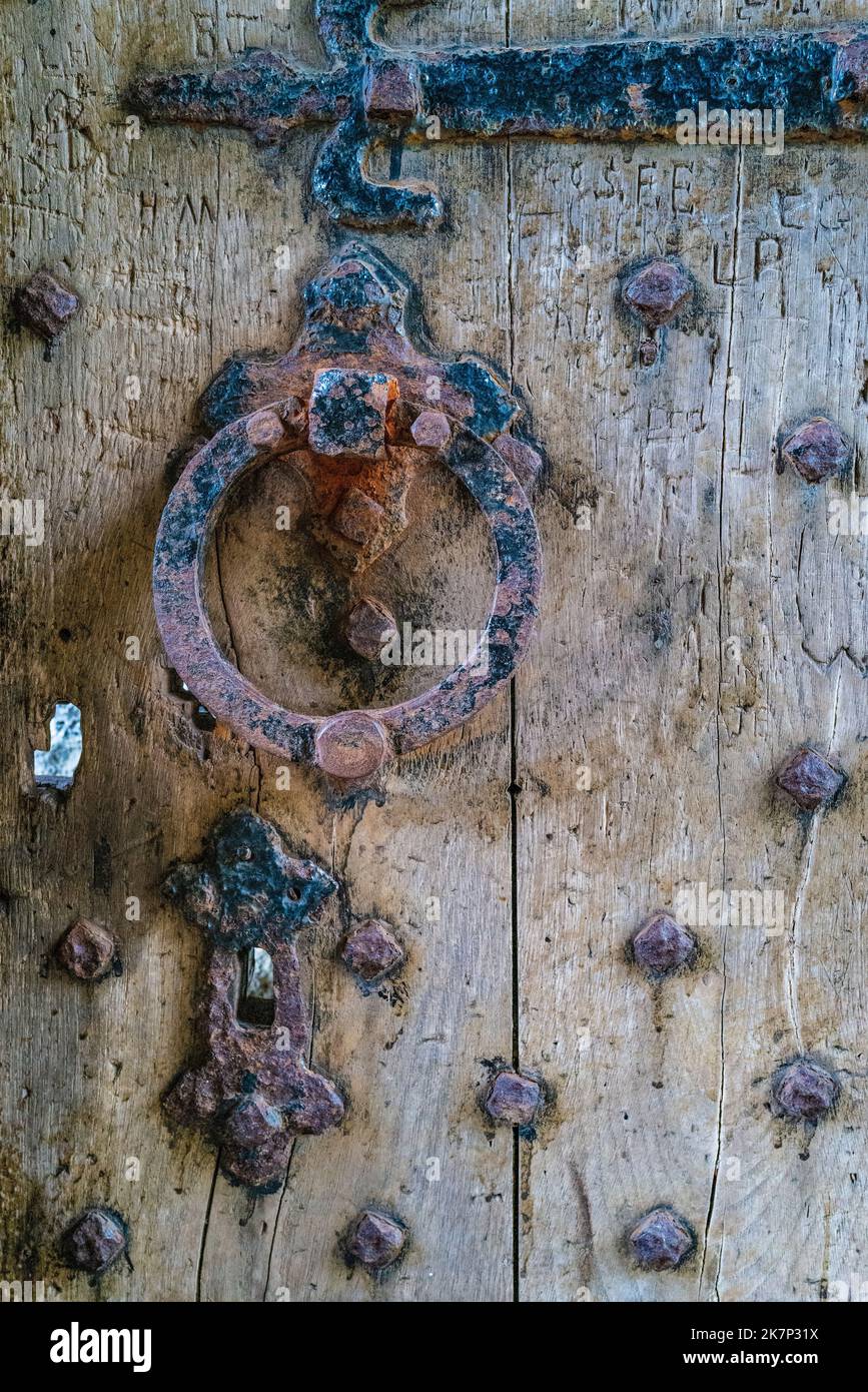 Hinge medieval door hi-res stock photography and images - Alamy