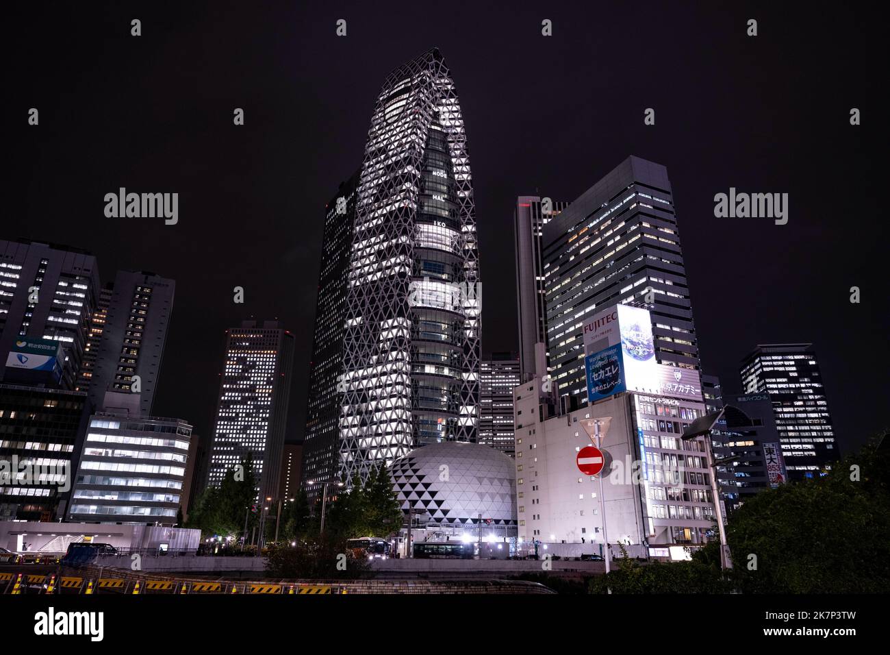 Tokyo, Japan. 18th Oct, 2022. Mode Gakuen Cocoon Tower, built in 2006 ...