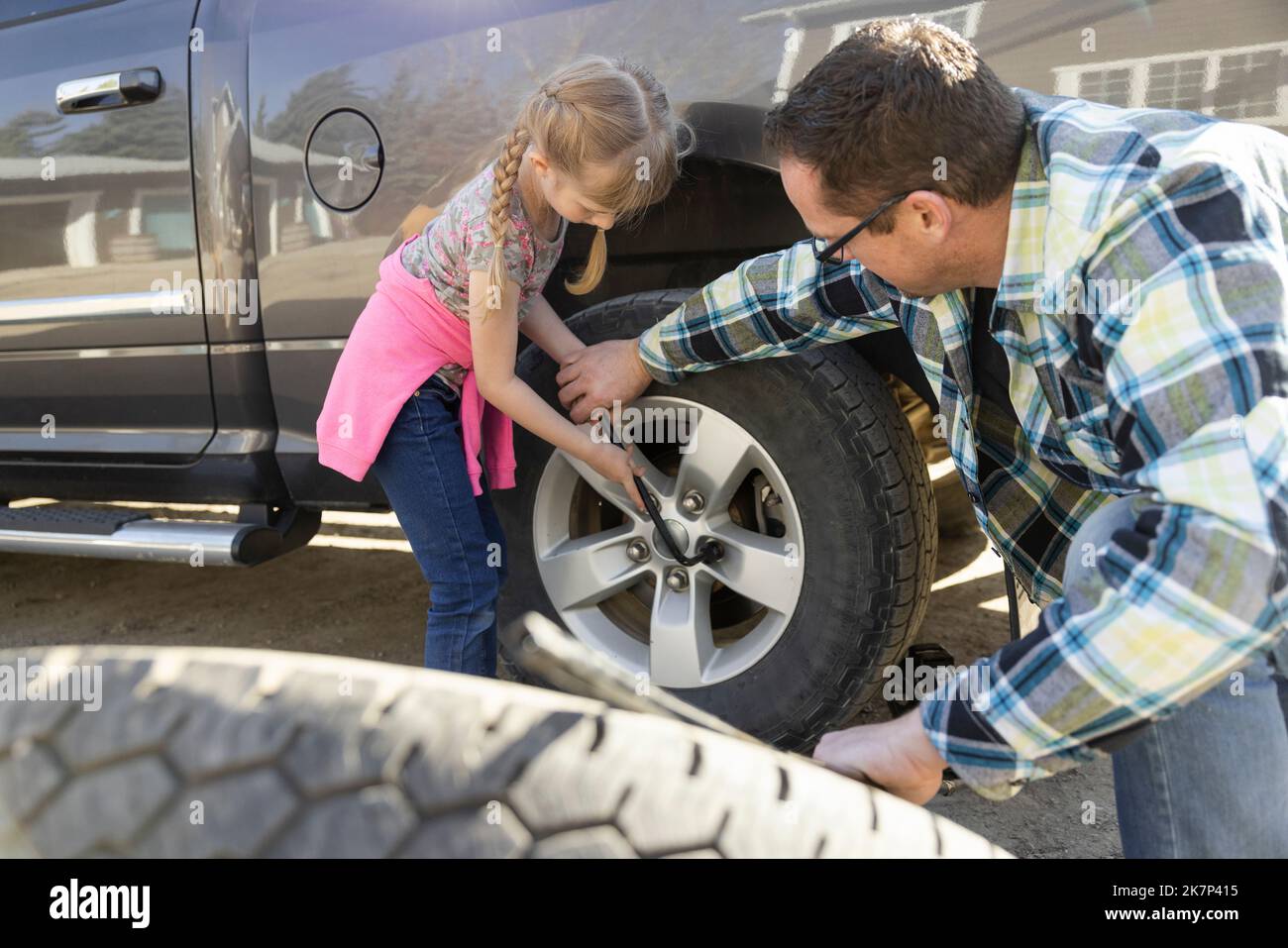 Helping change car tire hi-res stock photography and images - Alamy