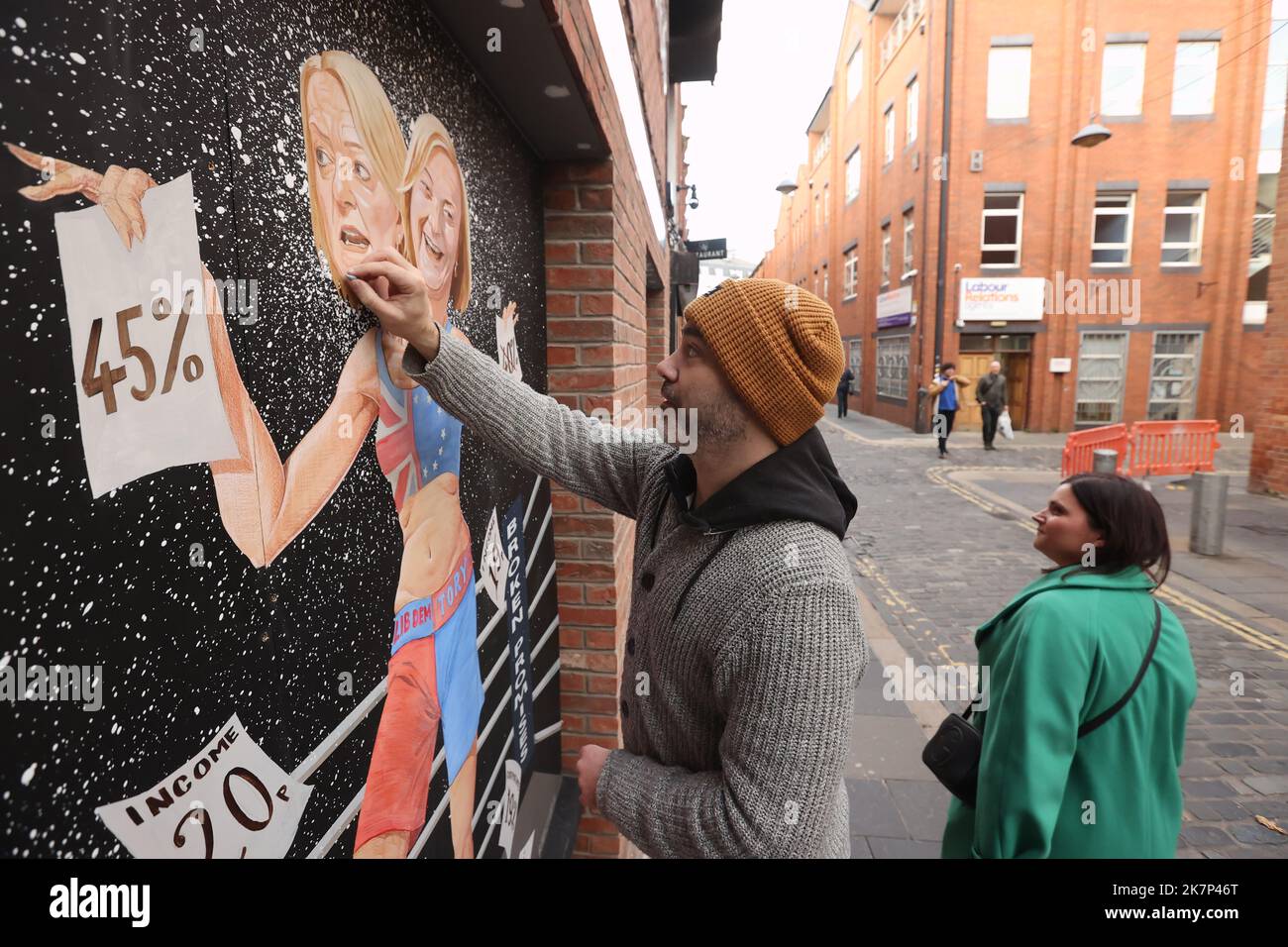 Mural artist ciaran gallagher hi-res stock photography and images - Alamy