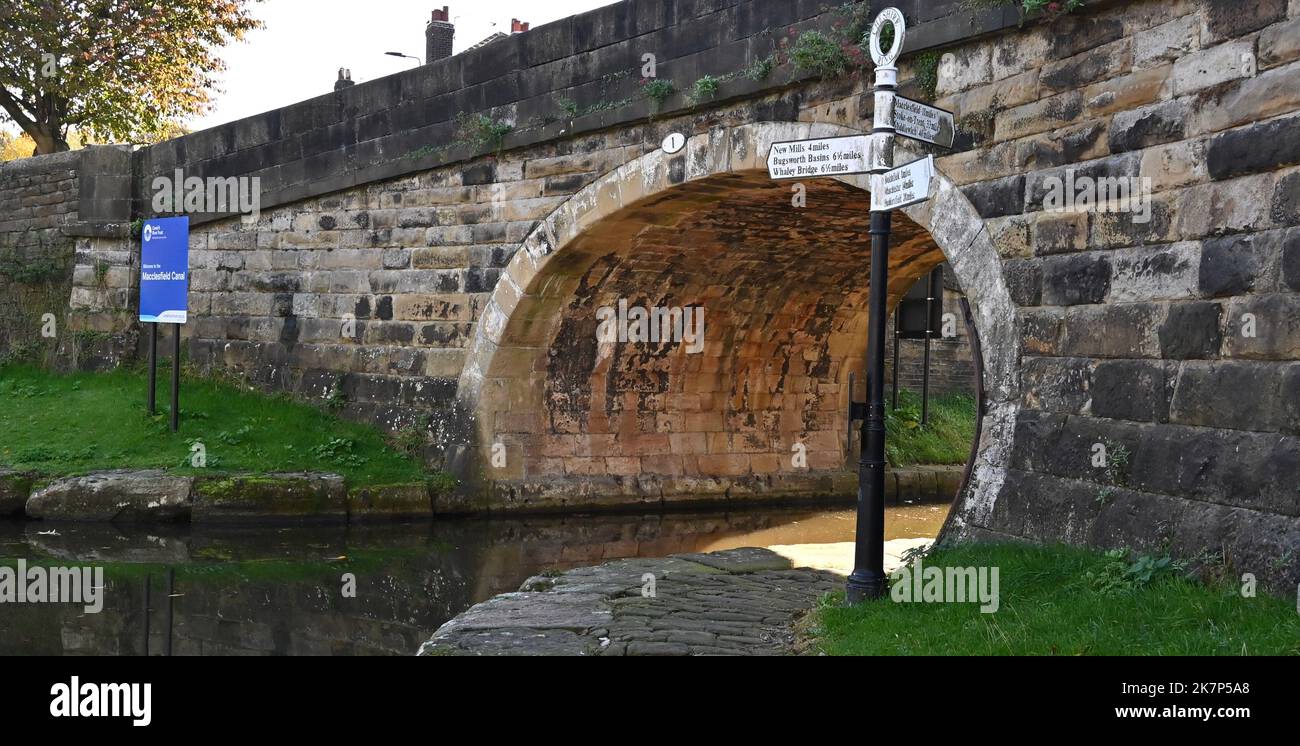 The bridge at the beginning of the Macclesfield Canal where it joins ...