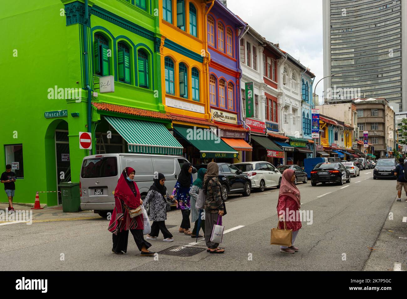 Crossing Arab Street, Singapore Stock Photo - Alamy