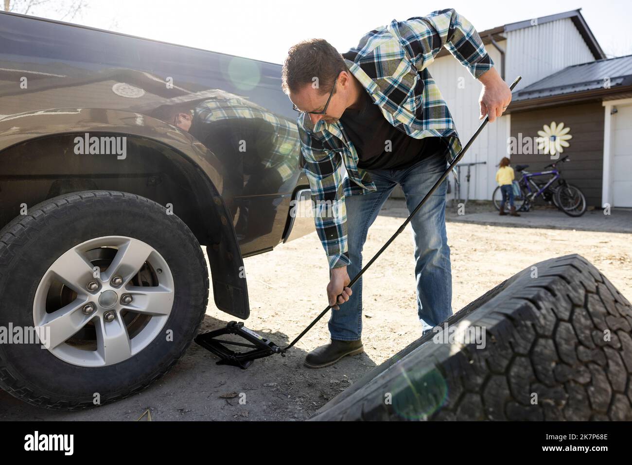 Jacking for maintenance hi-res stock photography and images - Alamy