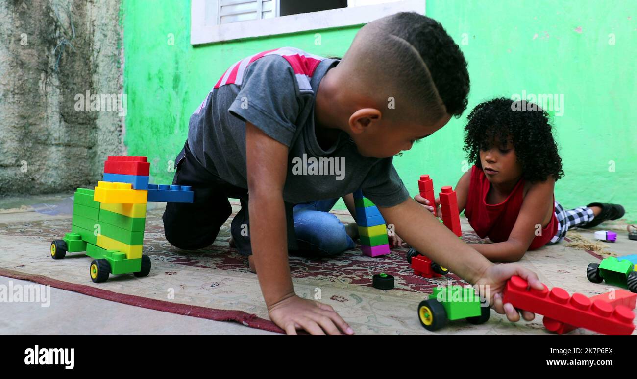 Hispanic kids friends park hi-res stock photography and images - Alamy