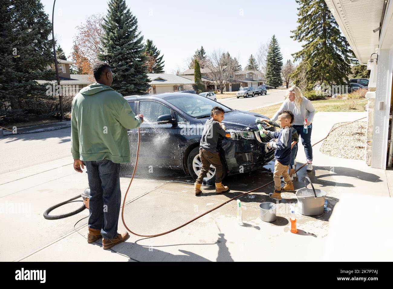 Mother and daughter washing car hi-res stock photography and images - Alamy