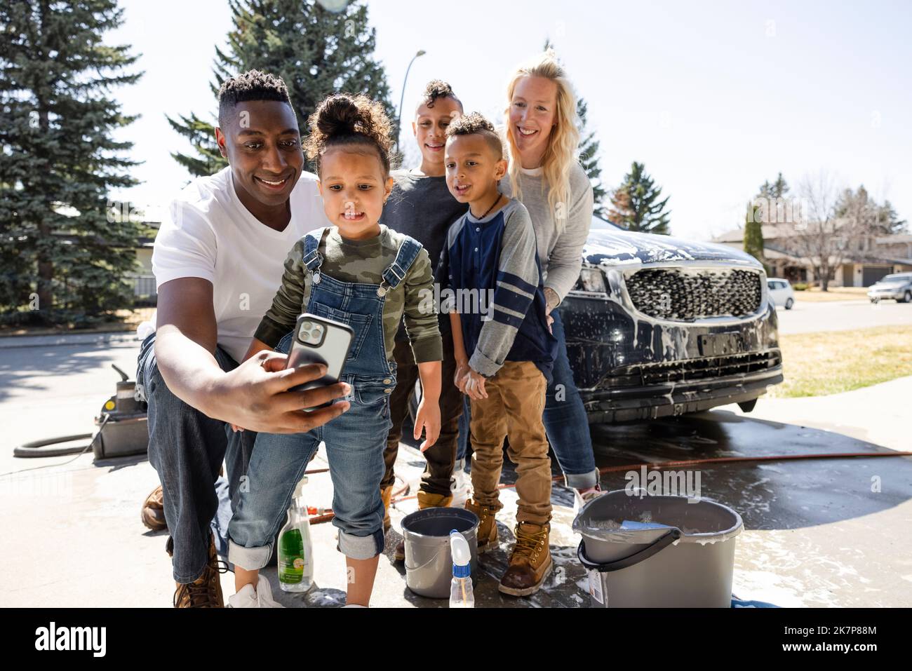 Black woman selfie car hi-res stock photography and images - Alamy