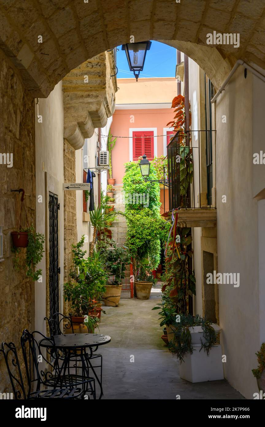 Gateway and small, charming courtyard of an old house in Galatina ...