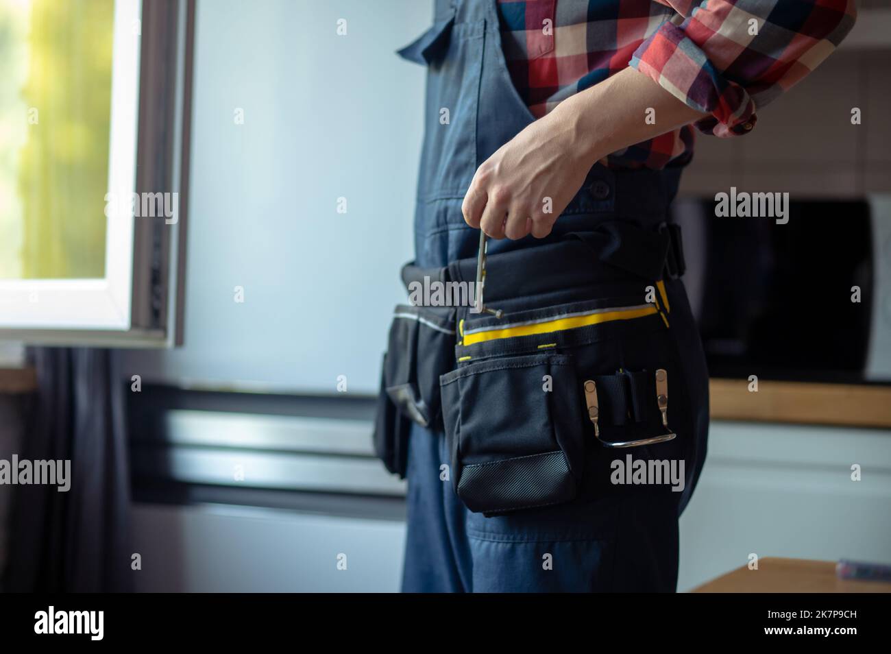 Skilled repairman preparing to fix a kitchen window Stock Photo - Alamy