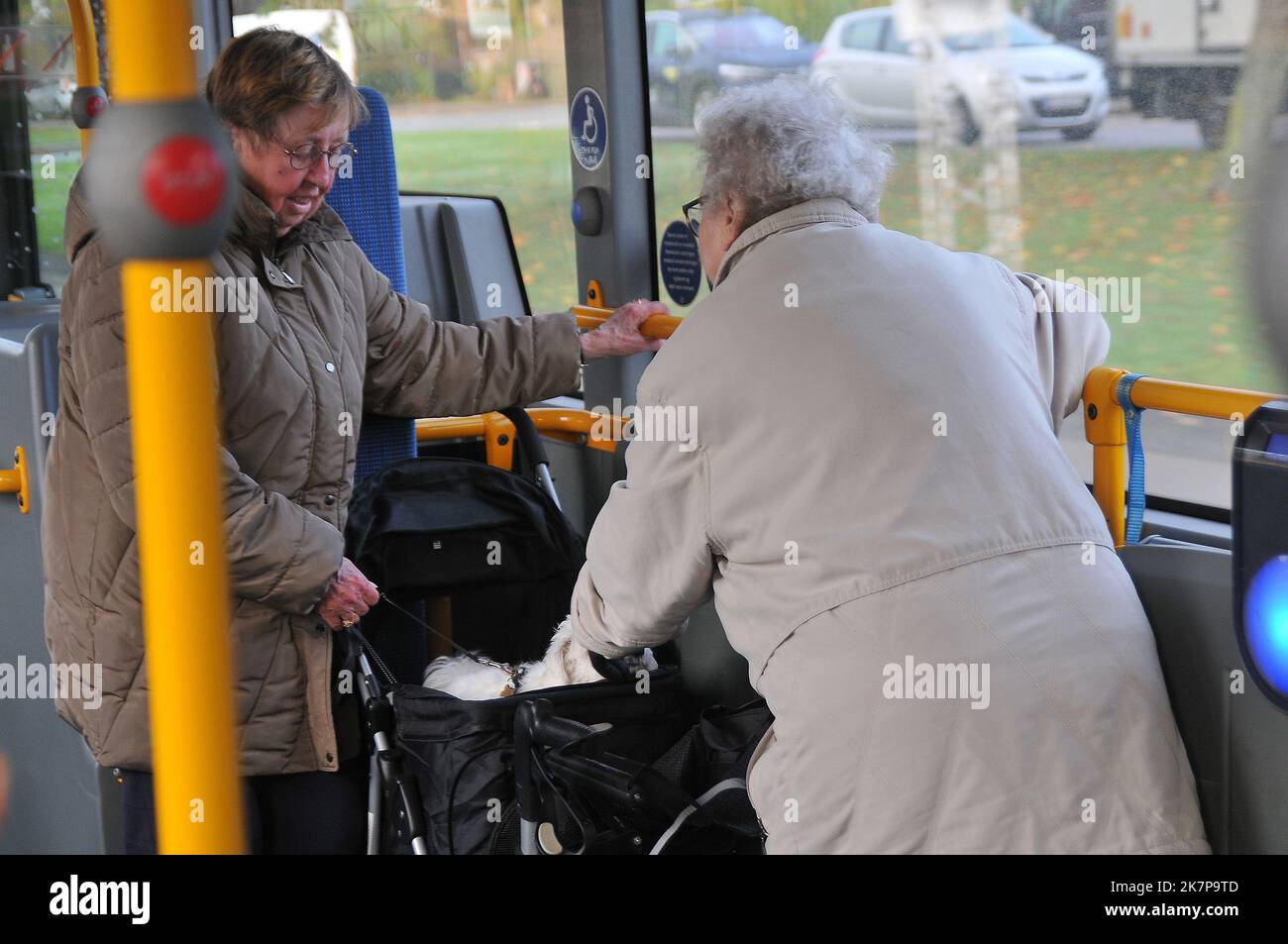 Copenhagen/Denmark/18 OIctober 2022/ Senior ciizens use danis public ...