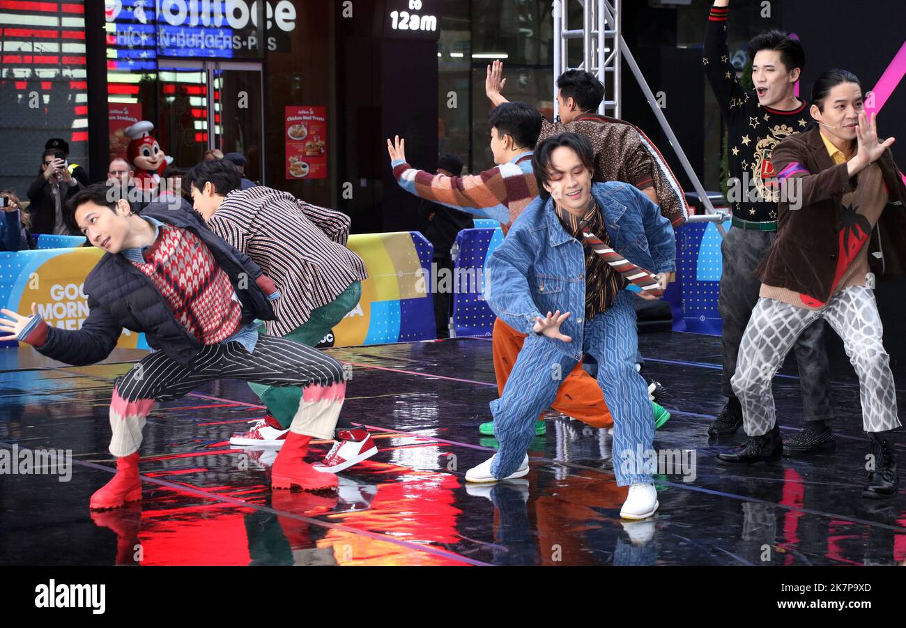 New York, NY, USA. 18th Oct, 2022. The cast of Broadway's KPOP perform ...