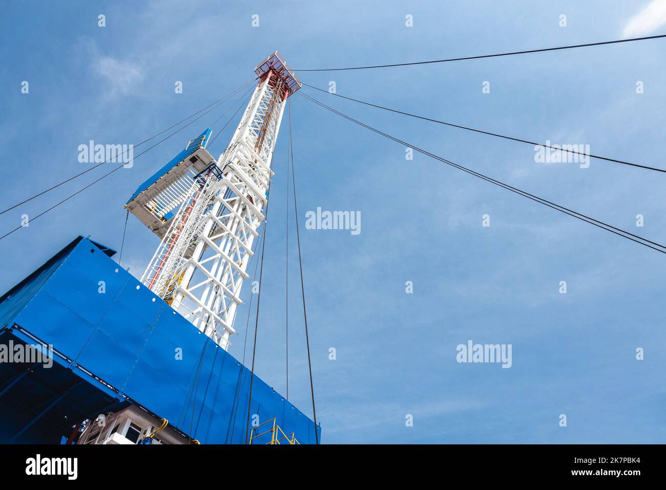 Mobile drilling rig close-up. Drilling and servicing oil and gas wells ...