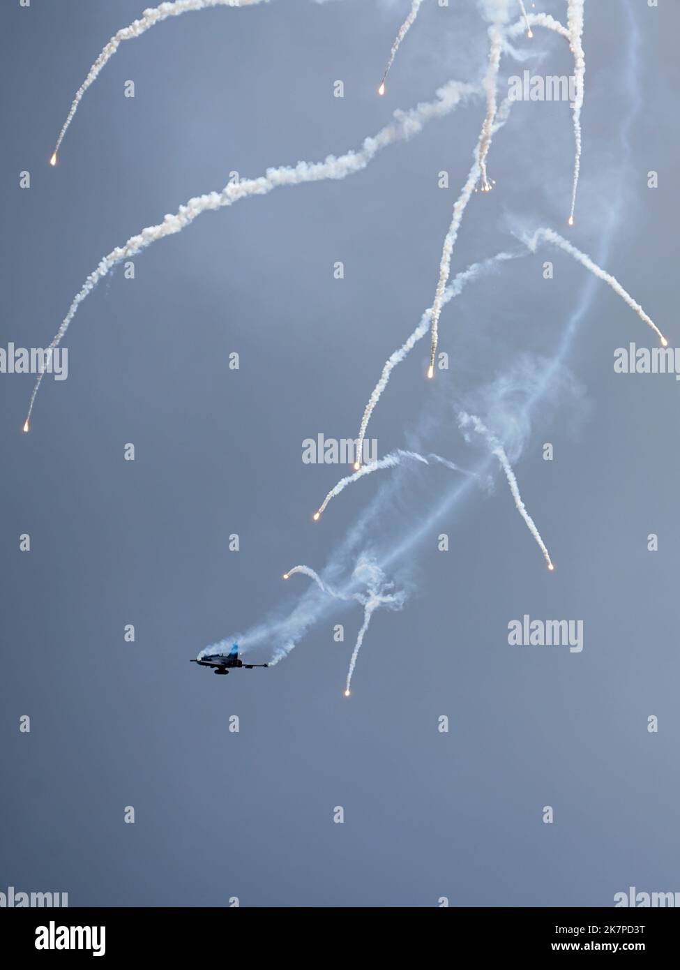 Military supersonic fighter jet conducts shooting of false thermal ...